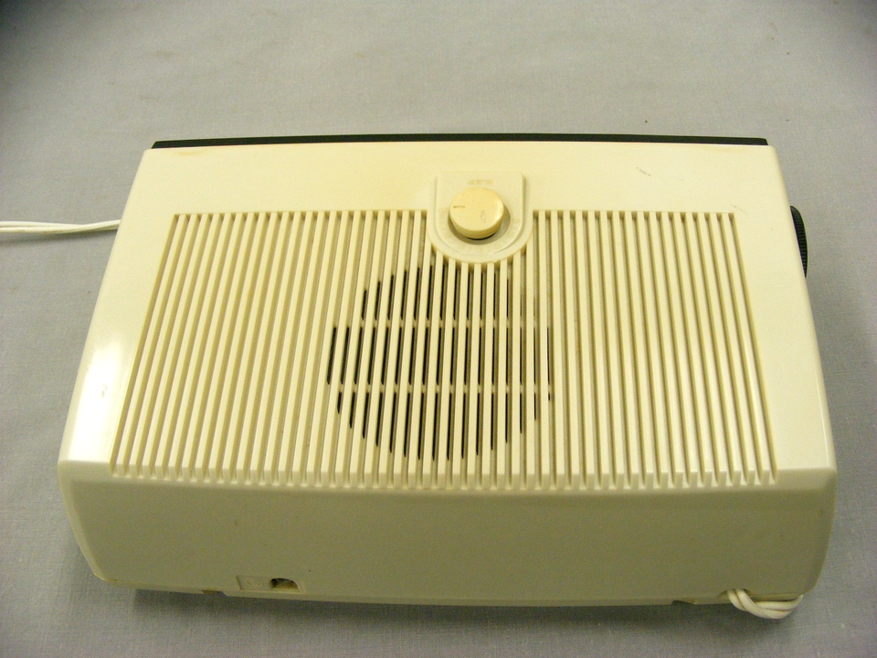 Vintage Mid Century MCM Sanyo RM 5011 White Flip Alarm Clock Radio ...