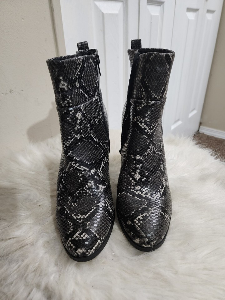 NWOB Women's Heart In D Black Block Heel Snakeskin Print Ankle Boots ...