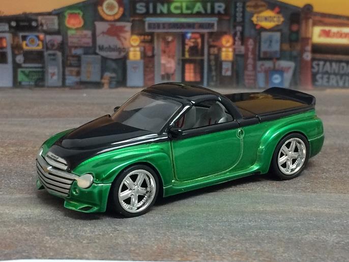 20032006 Chevrolet Ssr Wallpaper 34 Chevrolet Ssr Stock Photos,