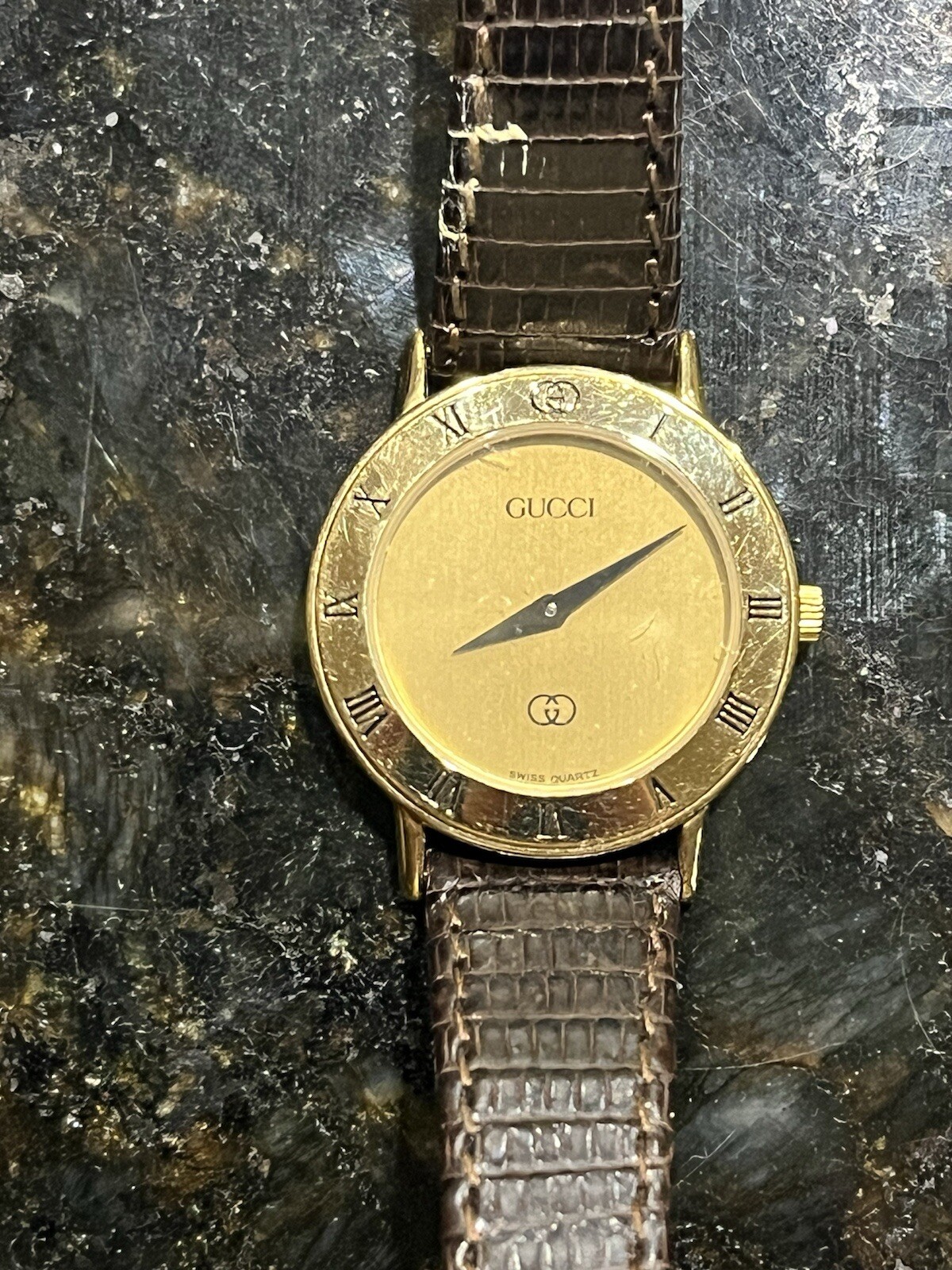 VINTAGE GUCCI LADIES QUARTZ 3000L WATCH 25 mm Gold D… - Gem