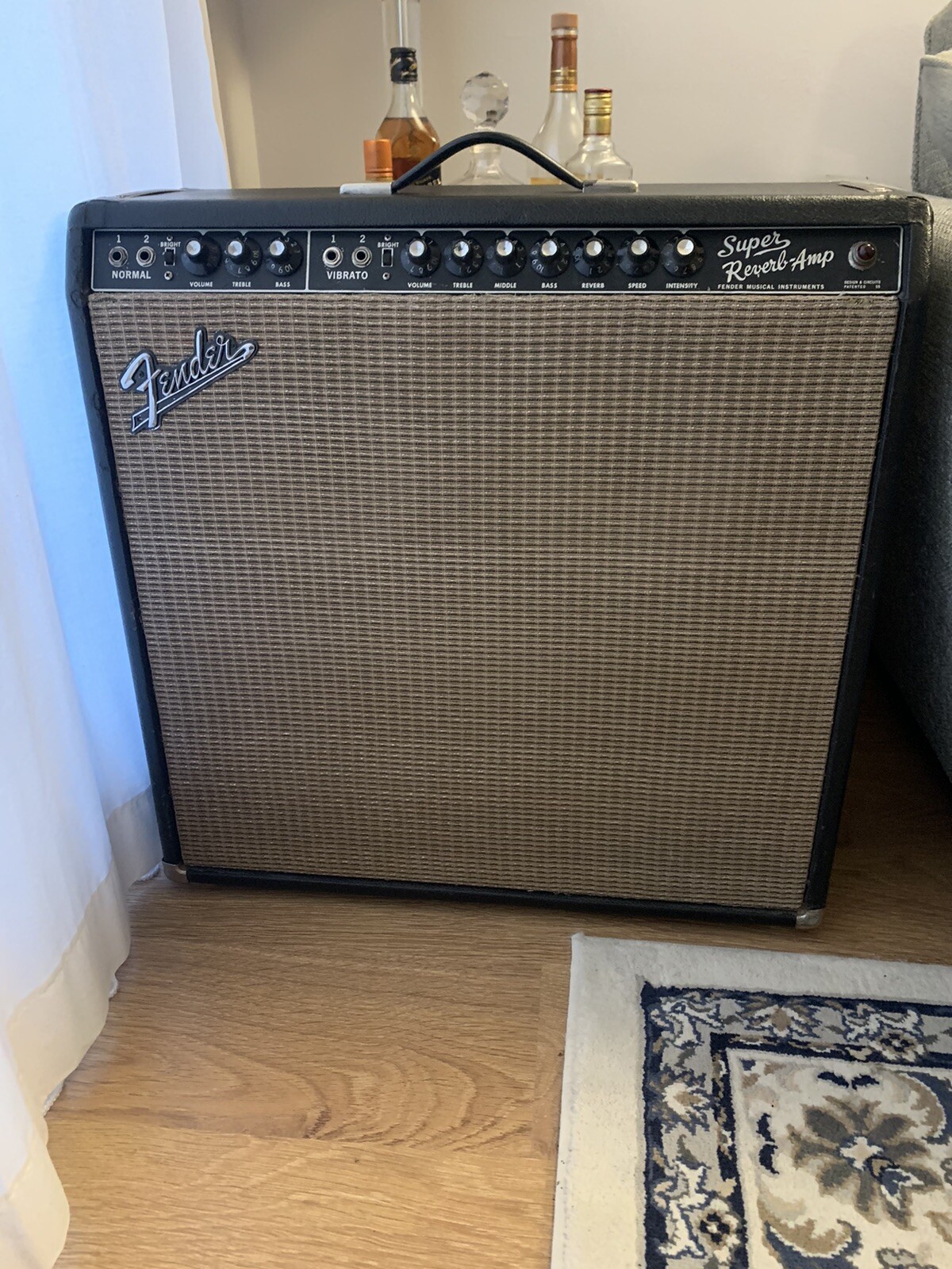 Fender Super Reverb amplifier >> Vintage Guitar and Bass