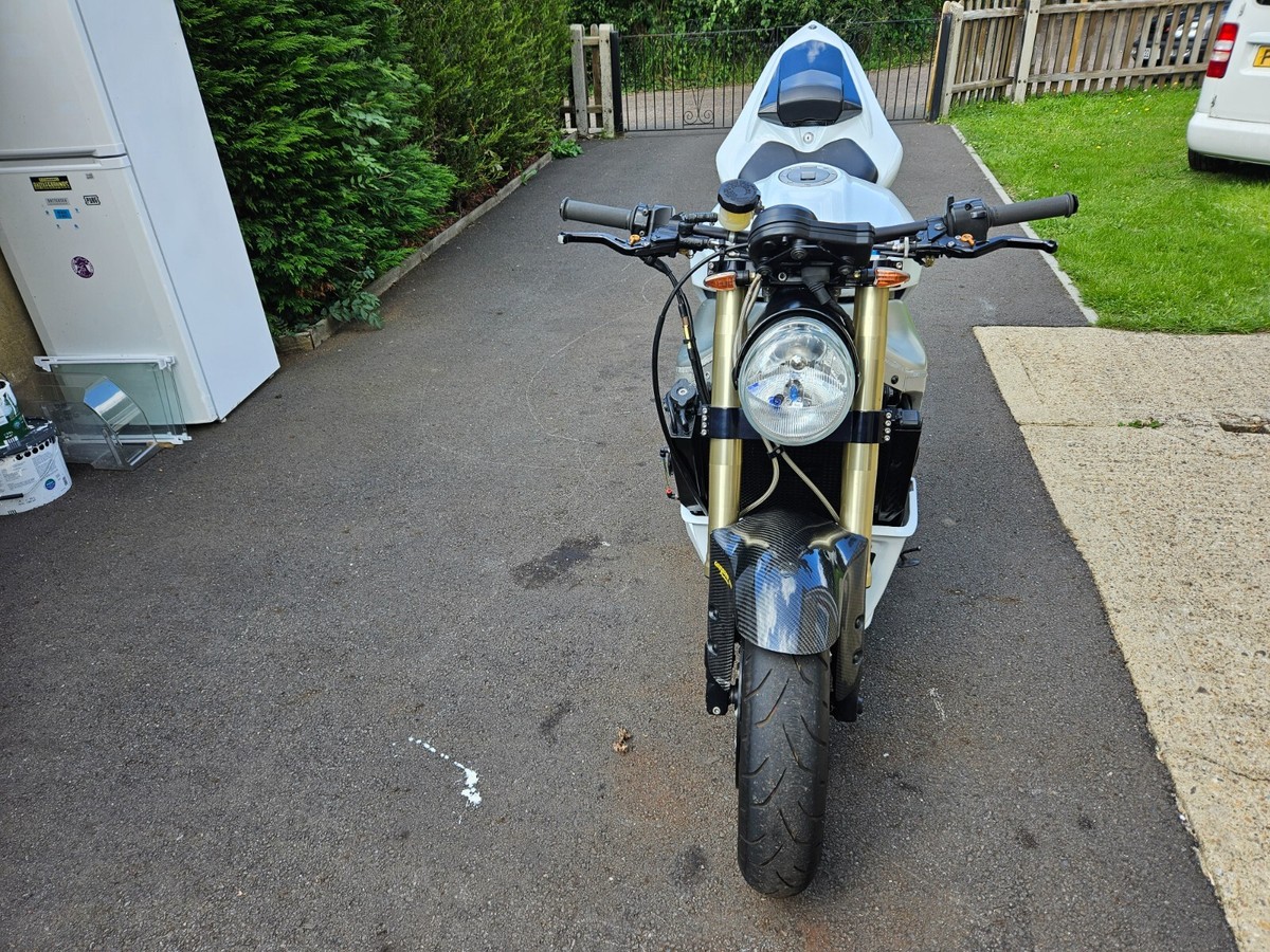 Yamaha R1 Streetfighter