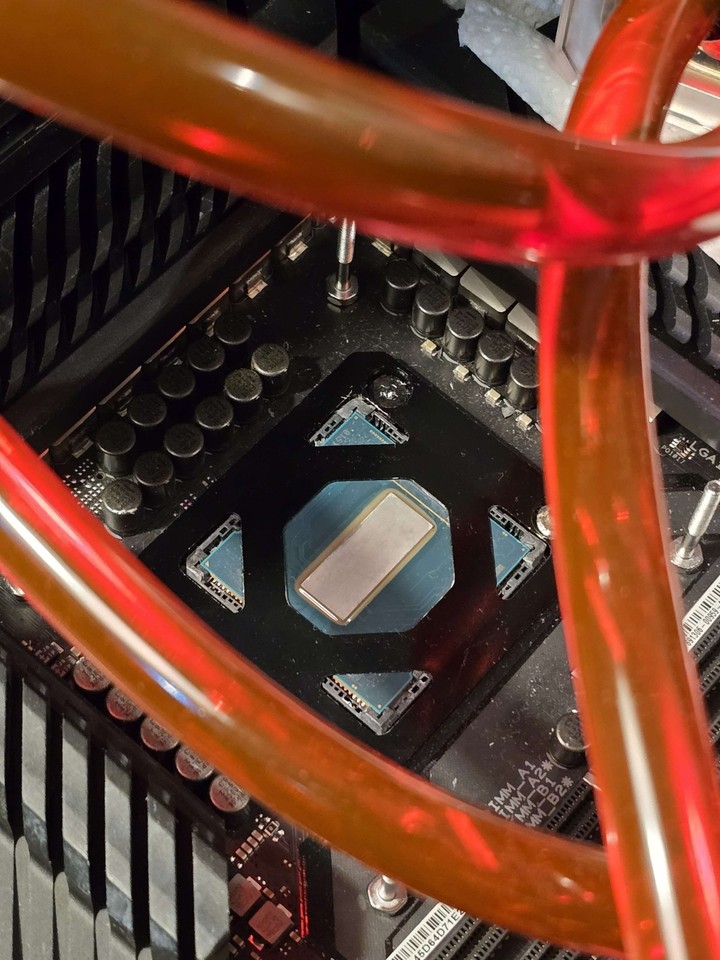 ASUS Maximus XII HERO Z490, I9 10900KF D2D , 32GB 4000Mhz CL16 Samsung ...