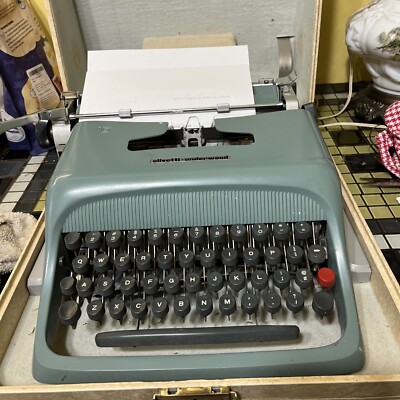 Vintage Italian Olivetti-Underwood Portable Typewriter w/ Case Italy | eBay