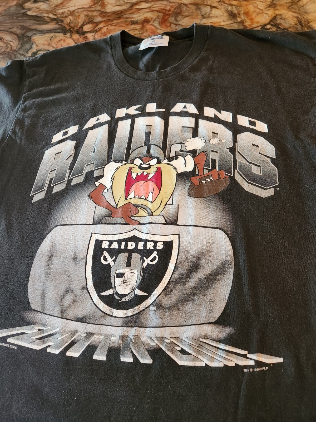 Vtg 1996 Black Taz Oakland Raiders T Shirt Looney Tunes Size XL Las ...