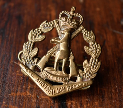 RAR Royal Australian Regiment Skippy Brass Hat Badge Vietnam War Era ...