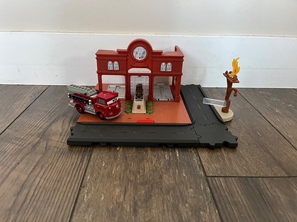 Disney Pixar Cars Radiator Springs Courthouse Red's Fire Station Set ...