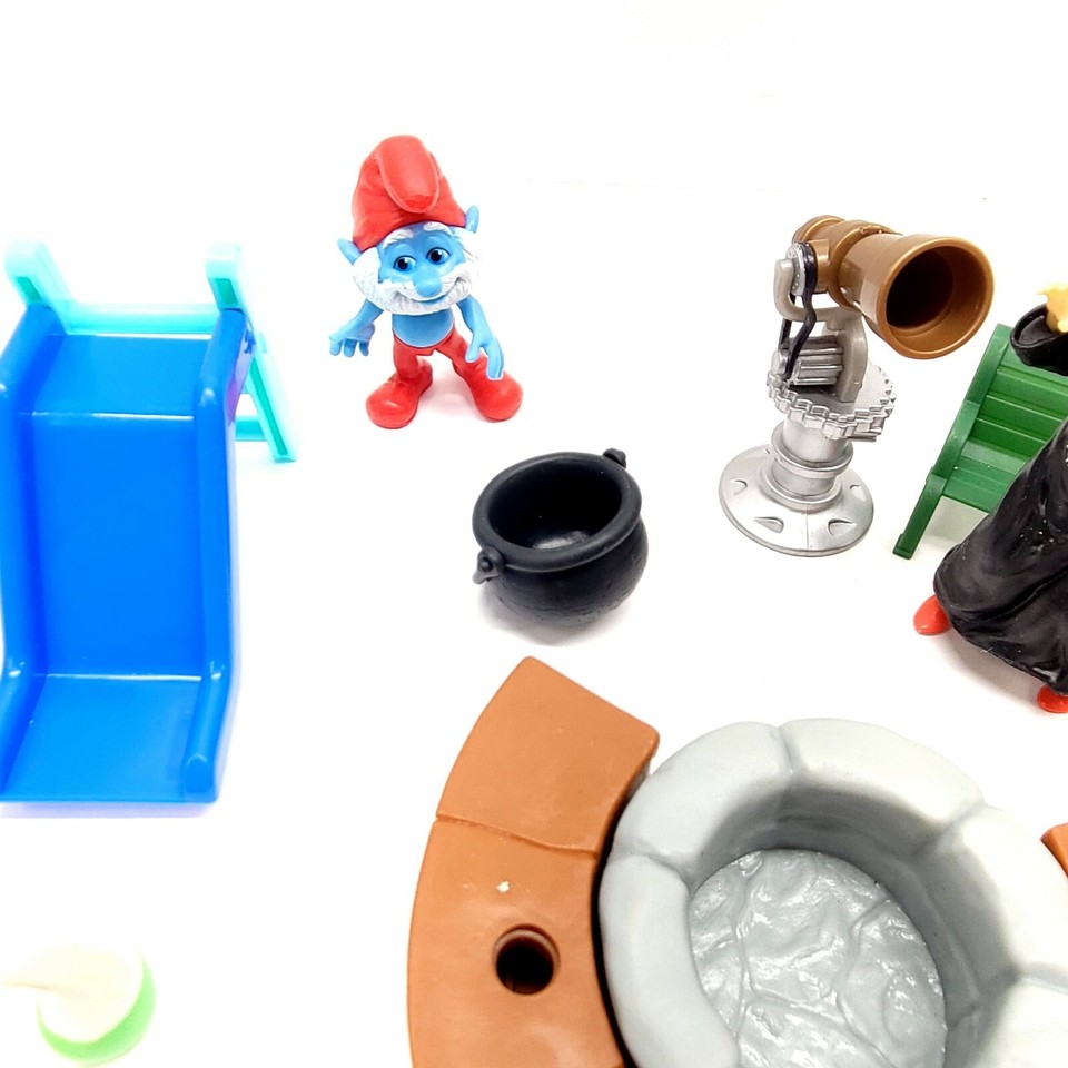 VINTAGE GARGAMEL'S Smurfs playset pappa smurf, telescope slide misc set ...