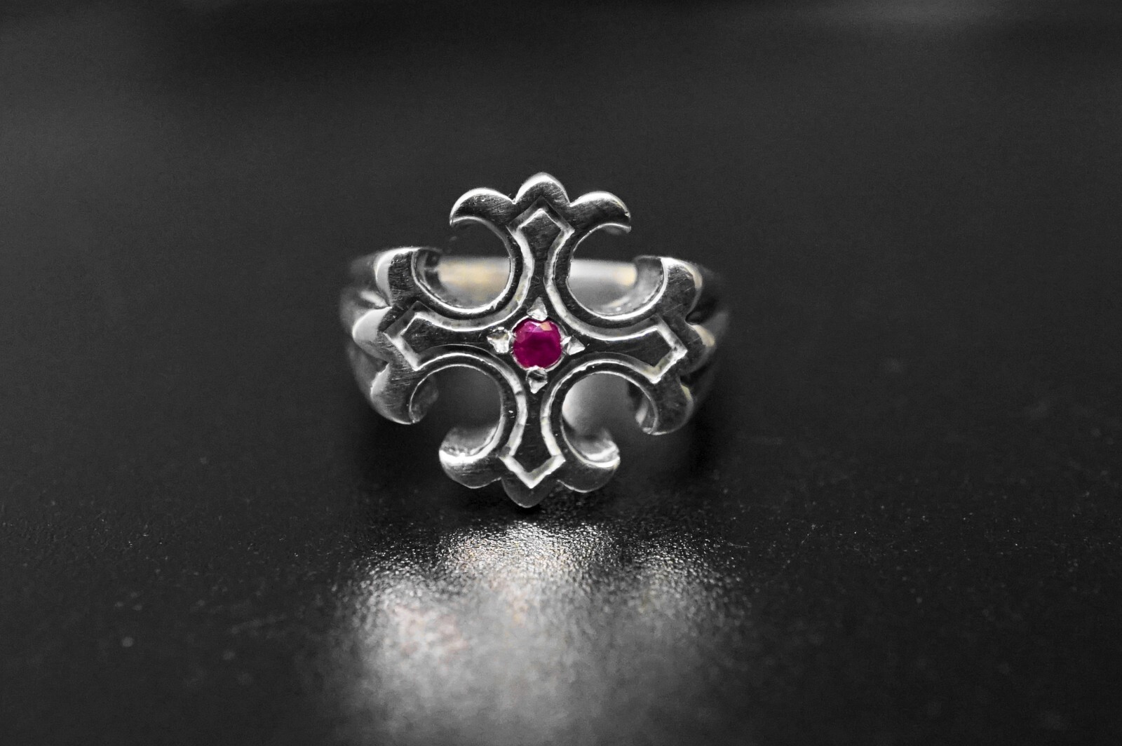Royal Order Cross Ring Silver with red stone - Gem