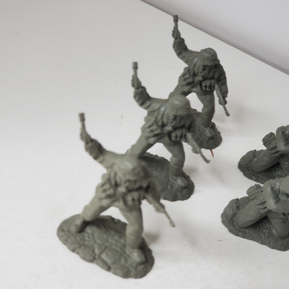 Conte Collectibles Green Plastic Soldiers 11 Figures 6 Poses Made In ...