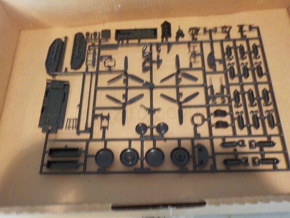 MONOGRAM 1990 1/48 scale B-24J LIBERATOR w bonus!! | eBay