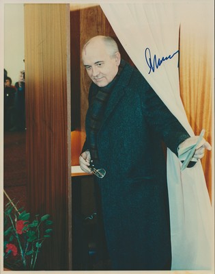 MIKHAIL S. GORBACHEV (RUSSIA) - AUTOGRAPHED SIGNED PHOTOGRAPH CIRCA ...