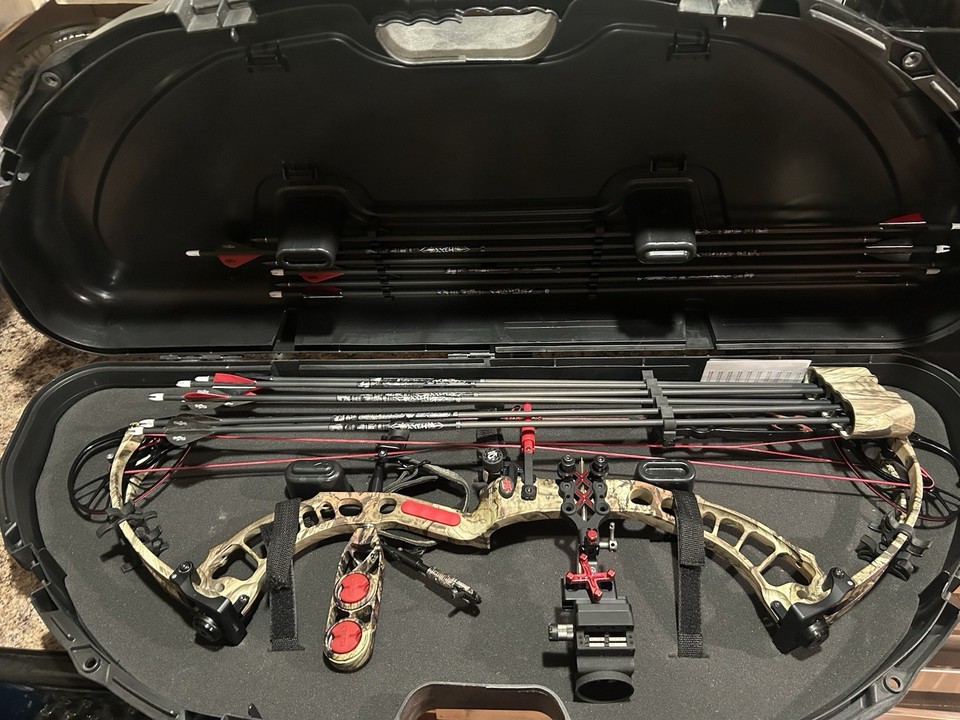 PSE Full Throttle Compound Bow ,Pro Series 70 Lbs Arrows and Case for ...