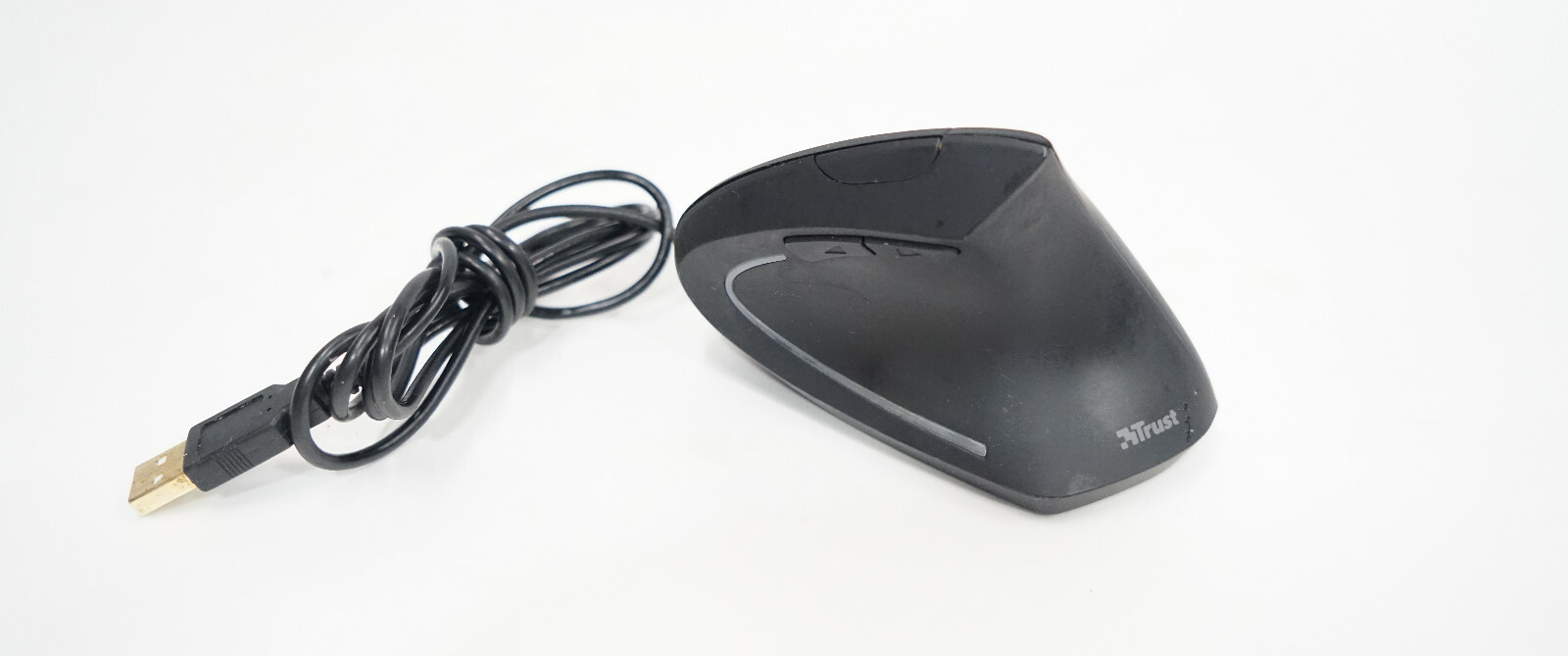 Trust Vertical Right-Handed Ergonomic 6-Button Wired Mouse 22885 - Nice ...