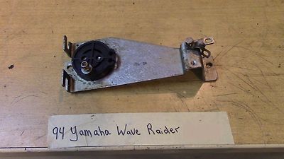 94 YAMAHA WAVE RAIDER 700 REMOCON TRIM NOZZLE CONTROL BRACKET FULCRUM ...