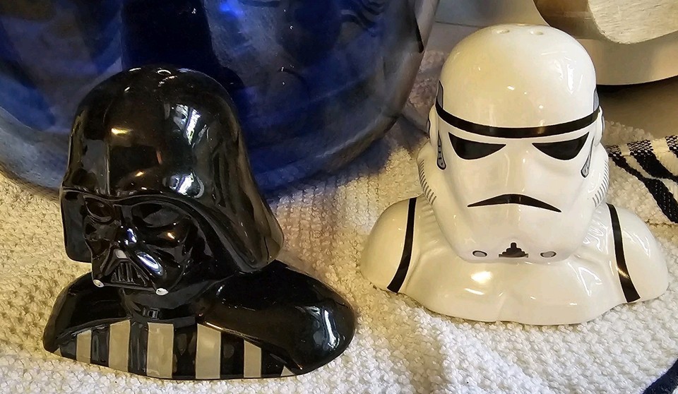 Disney Star Wars DARTH VADER & STORMTROOPER Salt and Pepper Shaker ...