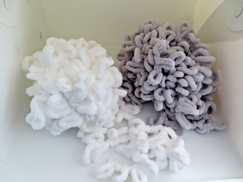 2 BERNAT ALIZE BLANKET-EZ LOOP YARN White Grey Finger Crochet | eBay