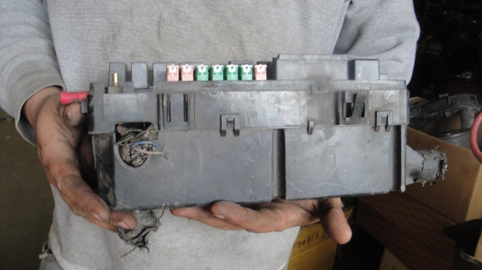 00 01 02 03 04 Dodge Intrepid Concorde 300M Engine Fuse Box Panel | eBay