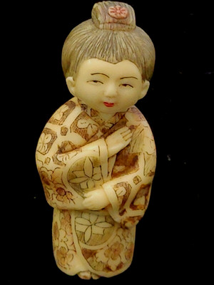 Netsuke - Geisha Girl