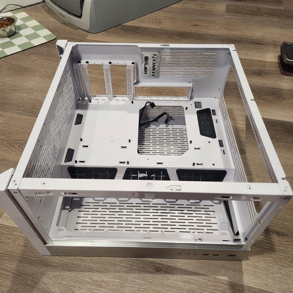 Lian Li O11 Dynamic Der Bauer White PC Computer Case - Used - Good ...