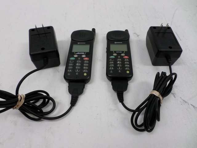 3 x VINTAGE Qualcomm QCP-860 Airtouch Phones 61-5521A-01 w 2 x TXACA031 ...
