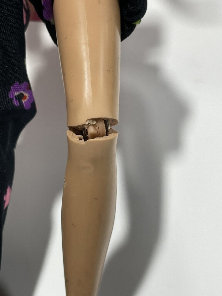 Vintage 1959 Mattel Barbie Doll Brunette Blue Eyes Legs Bend America ...