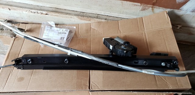 Genuine Mercedes-Benz Slide Rail 205-780-09-00-28 with motor A 900 10 ...