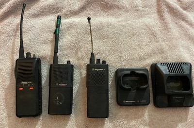 Motorola Radius GP300 2-WAY RADIO SP10 SP50 Charging Docks Lot Of ...