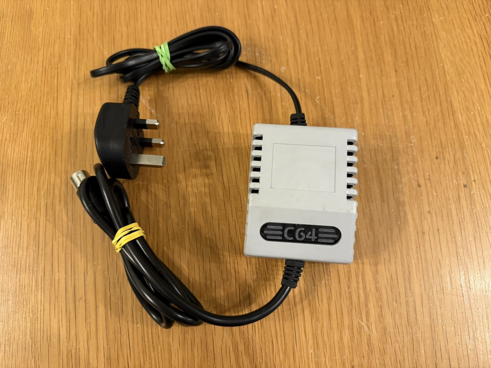 Commodore 64 Breadbin Computer + Kung Fu Flash 2 + Power + Zip Stick ...