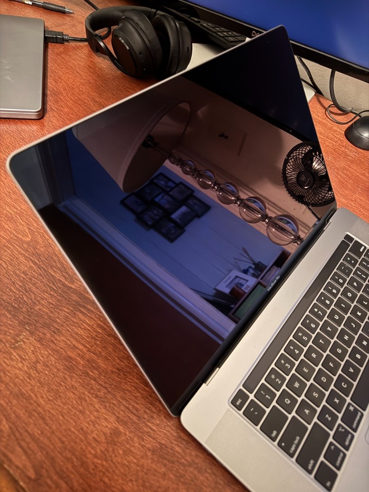 Great Condition - MacBook Pro 16in 2019 2.4Ghz 8-Core Intel i9 16GB ...