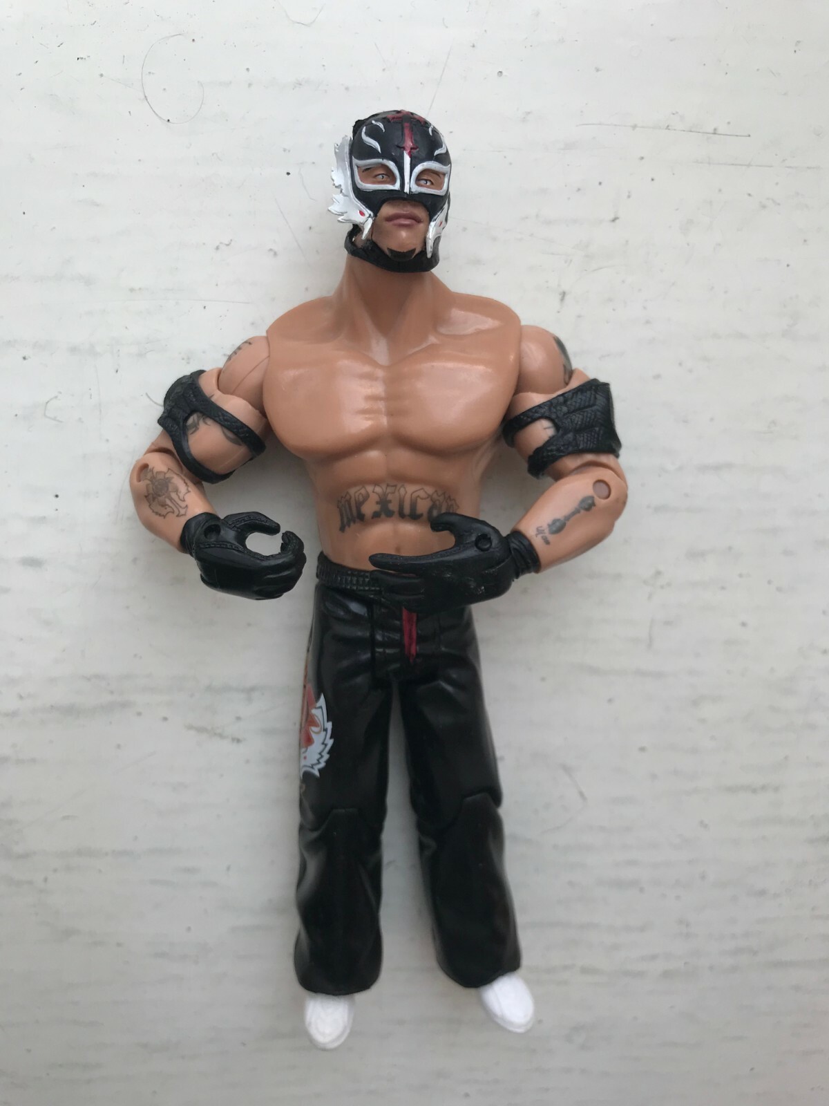 WWE REY MYSTERIO JAKKS WRESTLING RIPPED MASK FIGURE RUTHLESS AGGRESSION ...