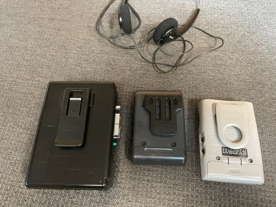 1st Generation Sony Walkman RADIO w/Cassette (WM-AF62)+ 2 walkmans ...