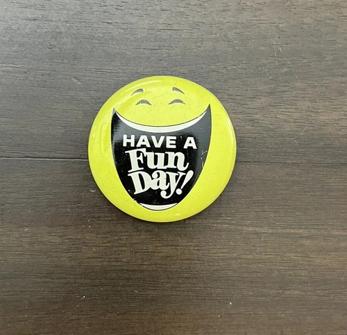 Have a Fun Day Yellow Smiley Face Vintage Novelty Pin-Back Button | eBay