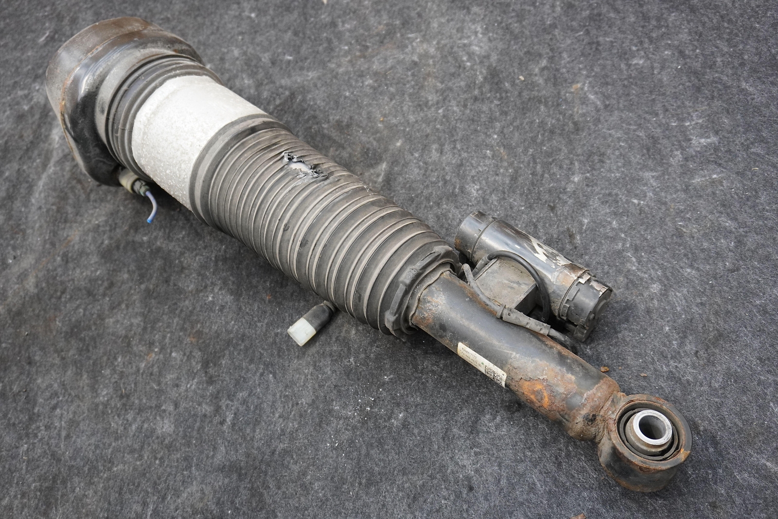 Rear Right Air Shock Absorber Spring Strut 37106874594 BMW 7 Series 16 ...