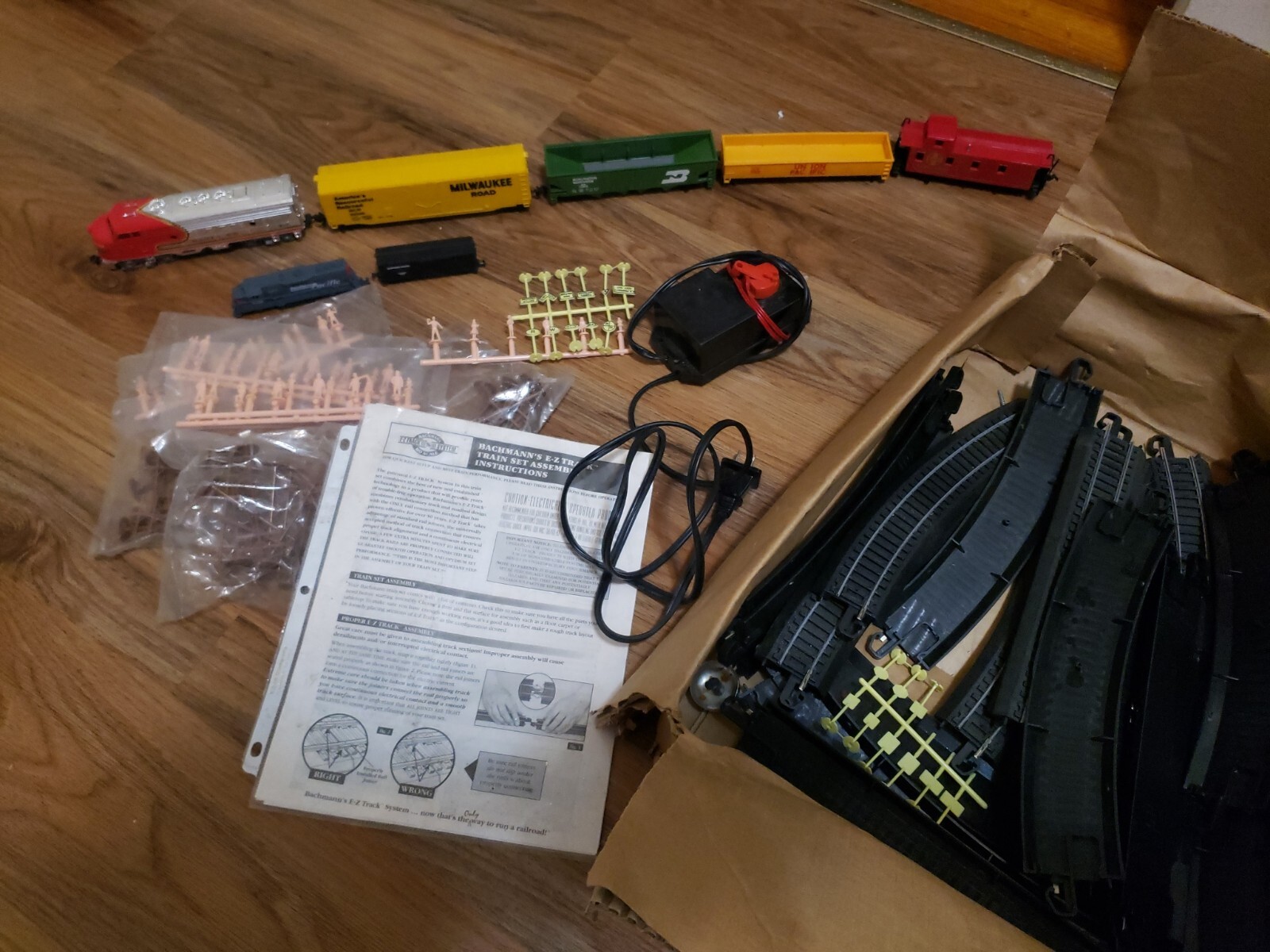 HO Scale Model Railroad Train Set LOT Bachmann EZ Track, Train ...