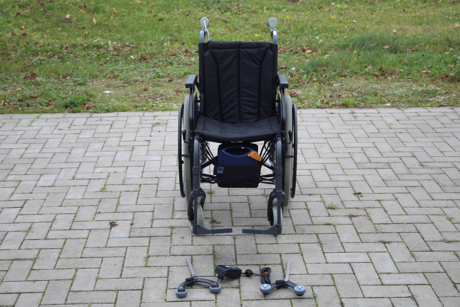 Alber AAT V-Max Elektrische Schiebehilfe + Faltrollstuhl Tomtar MR-LG ...