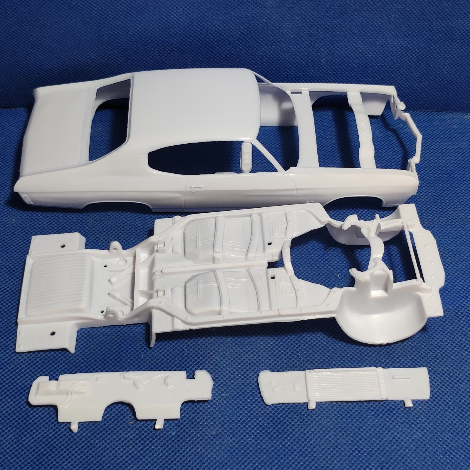 🌟 Body Shell & Frame 1970 Chevelle SS 1:25 Scale 1000s Model Car Parts ...