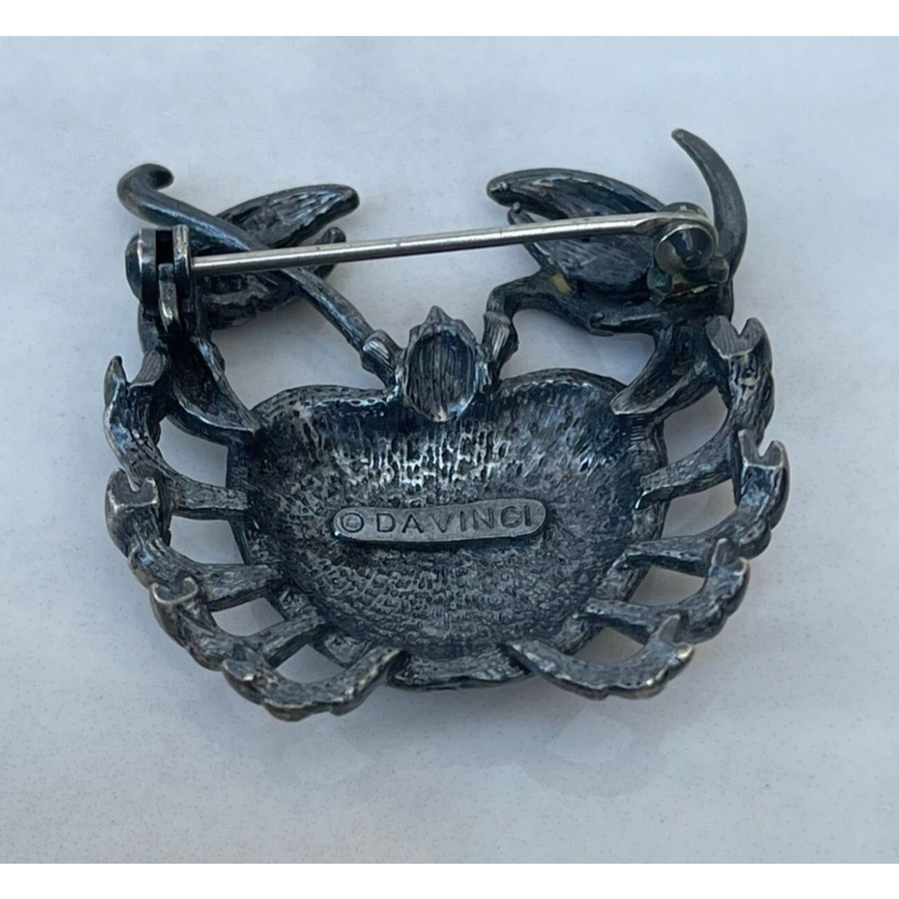 Da Vinci Black Silvertone Cut Textured Crab Pin Brooc… - Gem