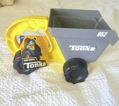 Tonka Trucks 952 Sand Dumper - Kid's Pretend Play Toy Car Construction ...