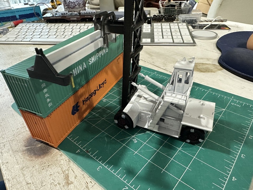 HO Scale Top Handler - for 40 foot Container | eBay