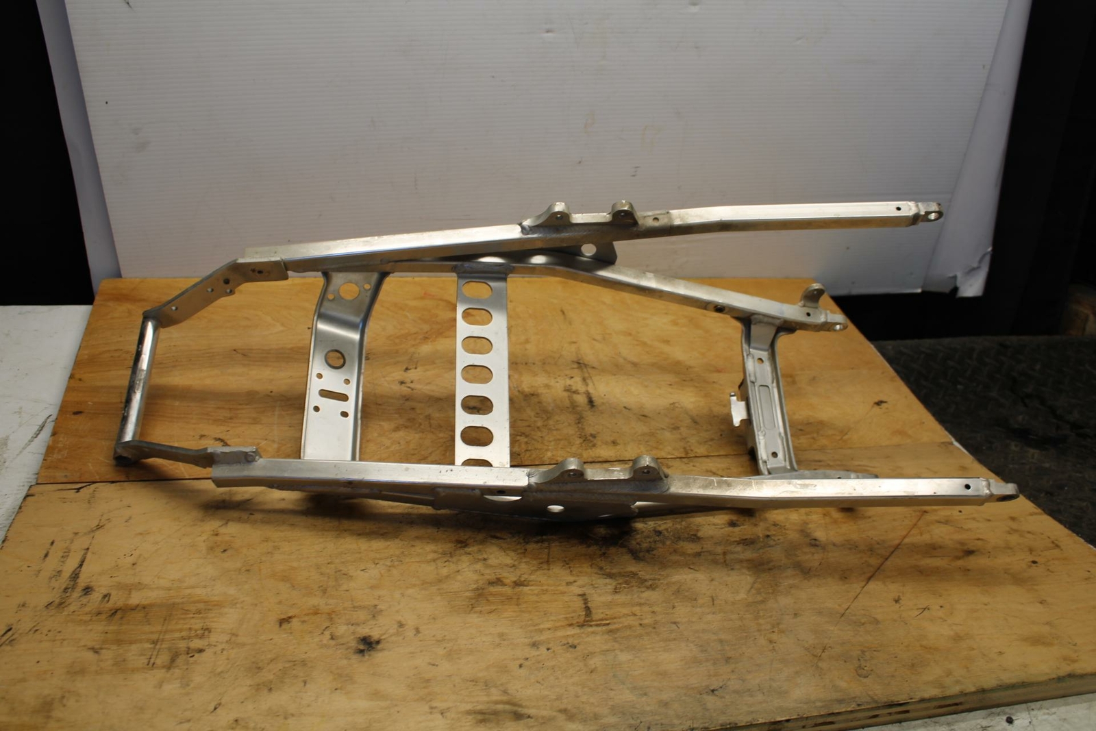 00-01 YAMAHA YZF R6 REAR SUBFRAME BACK SUB FRAME BB327 | eBay