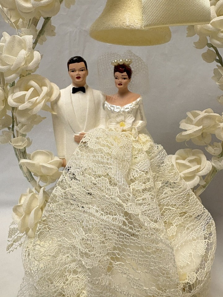 Vintage Wedding Cake Topper Bride Groom Man Woman Lace Ribbon Bowes ...