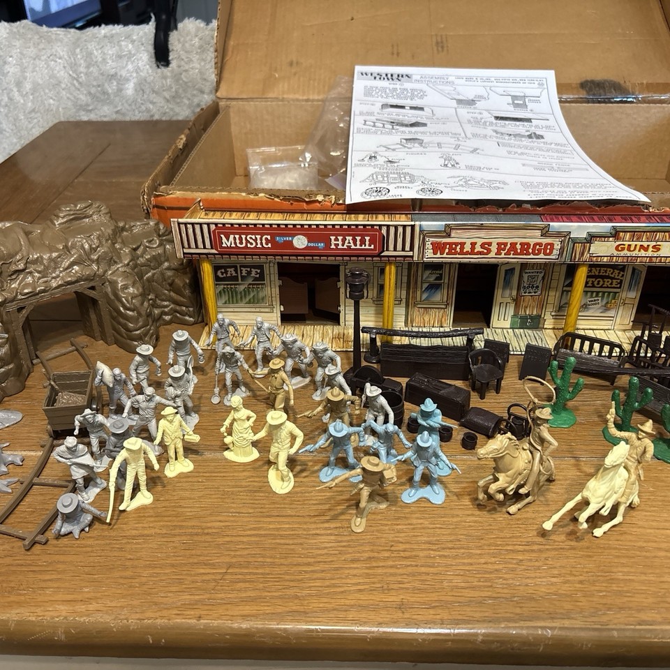 Marx series 2000,#4268 Gunsmoke Set Near Complete | eBay