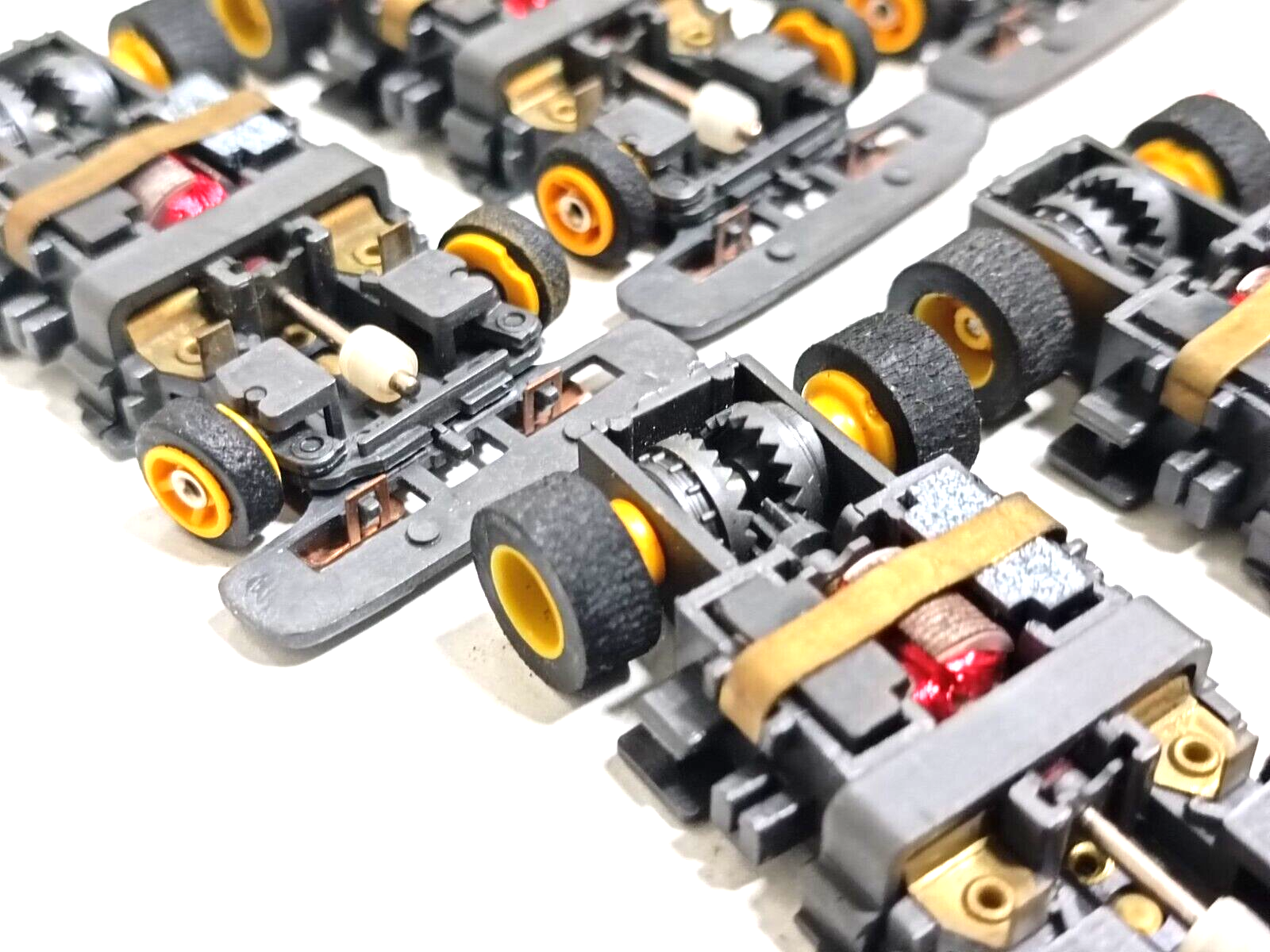 TYCO TCR 5 WIDE yellow wheels chassis complete with extra shoes.SUPER ...