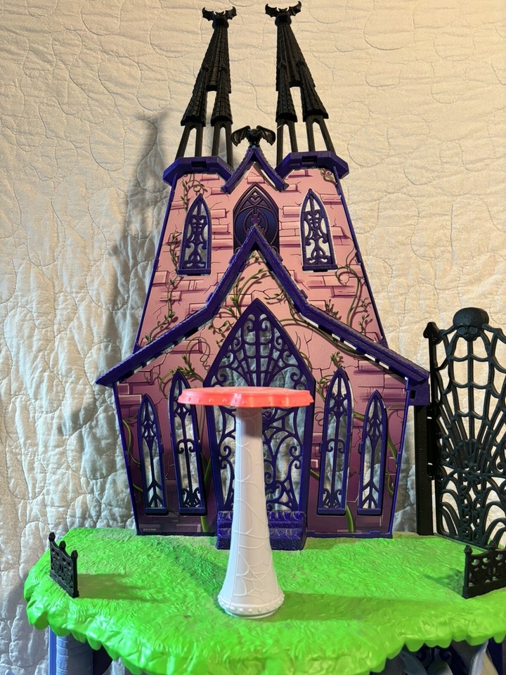 Monster High Freaky Fusion Catacombs Castle Doll House Playset With ...