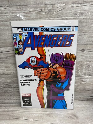 Marvel Legends Comics Toybiz Comic Book Reprint Avengers #223 Hawkeye | eBay