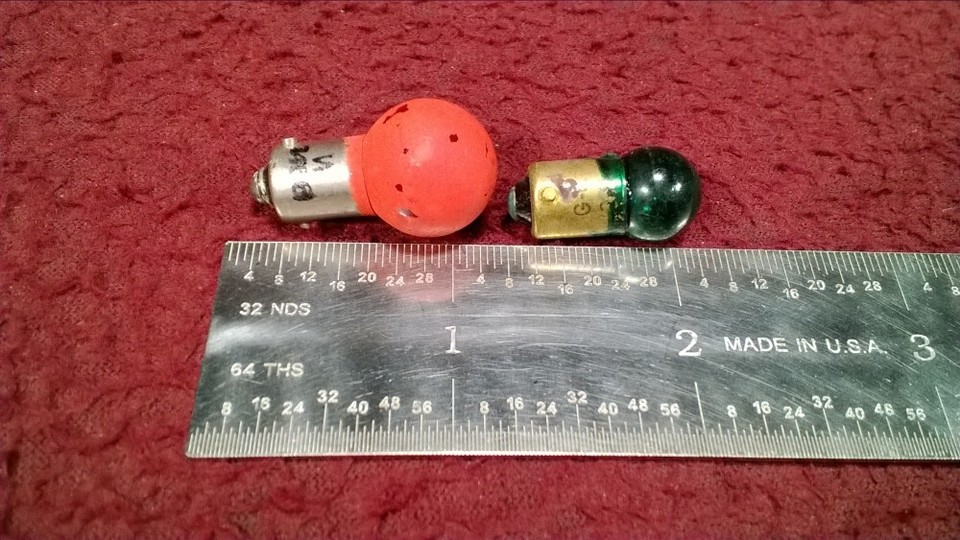 Lot #28 - BAYONET BASE GREEN & RED LIGHTS FOR LIONEL ACCESSORIES ...