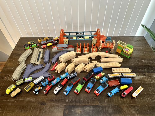 HUGE Thomas the Tank Engine trains, misc tracks & buildings Brio ...