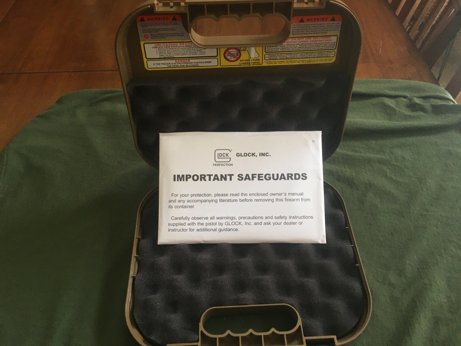 Glock 19X FDE TAN Factory Clam Shell Hard Pistol Case W/ Manual,FAST ...