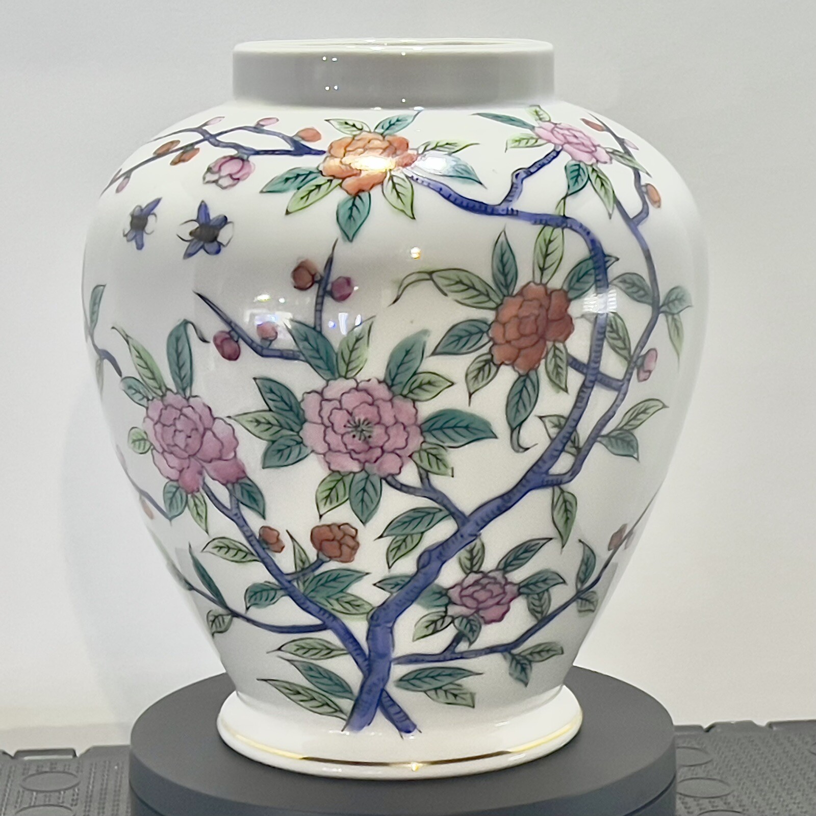 Vintage UCGC Japanese Vase White Floral Small Bug- 7" Height Made In ...